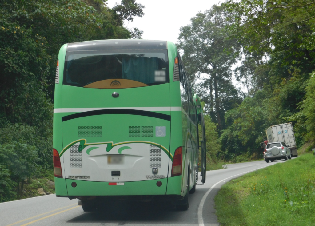 Usuarios deben denunciar irregularidades en buses y taxis Usuarios ...