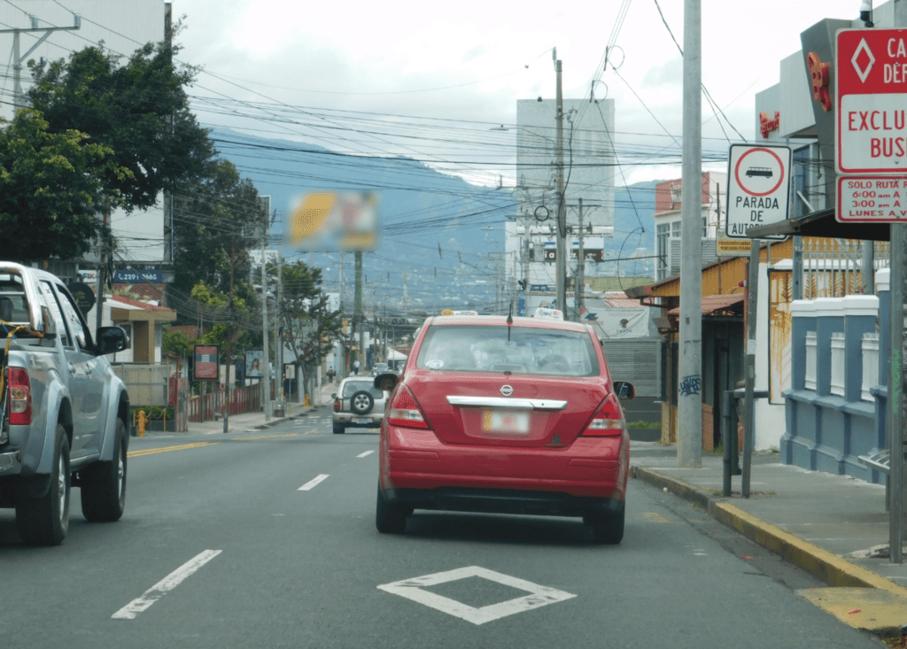 Usuarios deben denunciar irregularidades en buses y taxis Usuarios ...